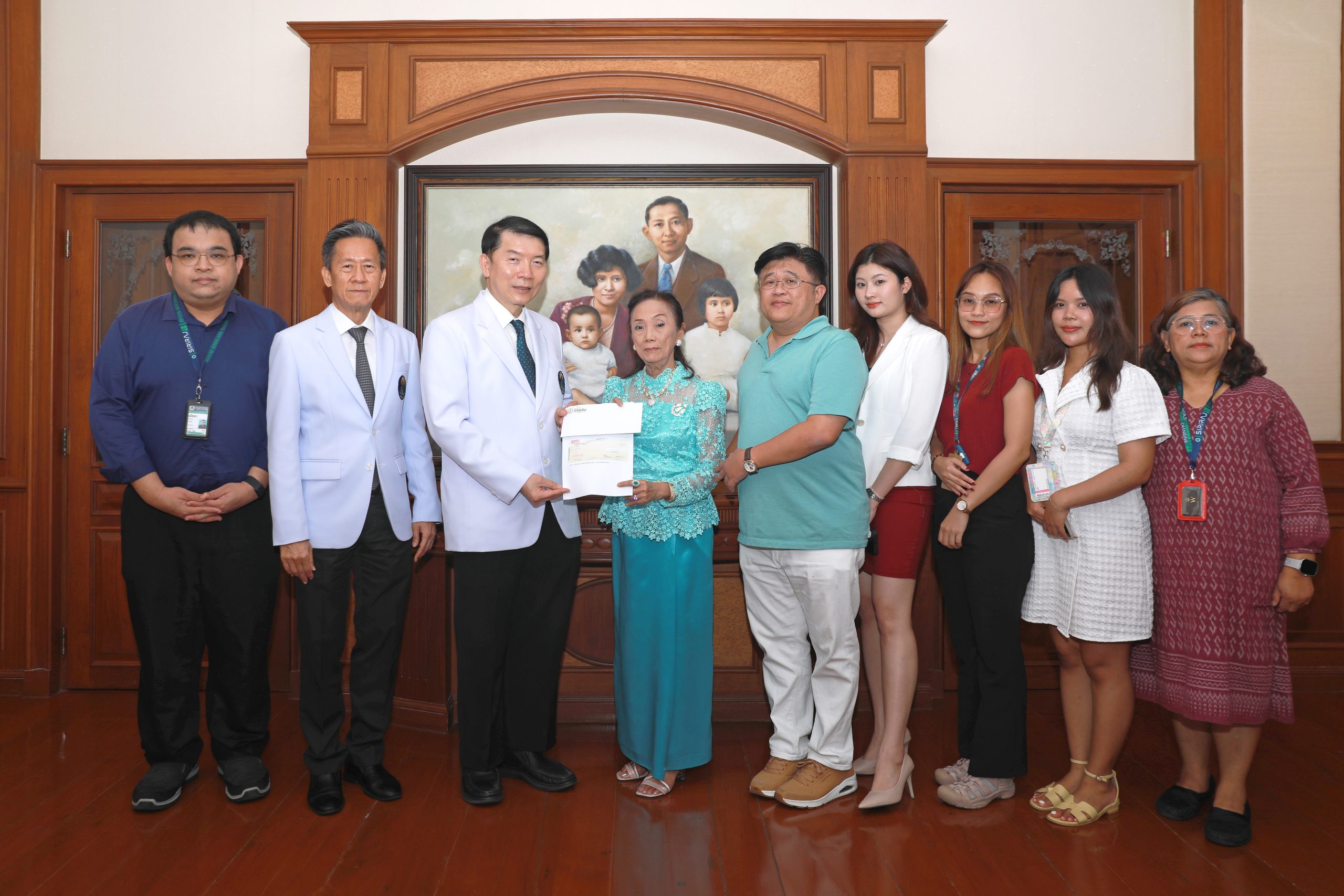 คุณคุณาพร คีรีก้องสกล มอบเงินจำนวน 2,000,000 บาท - ศิริราชมูลนิธิ ...